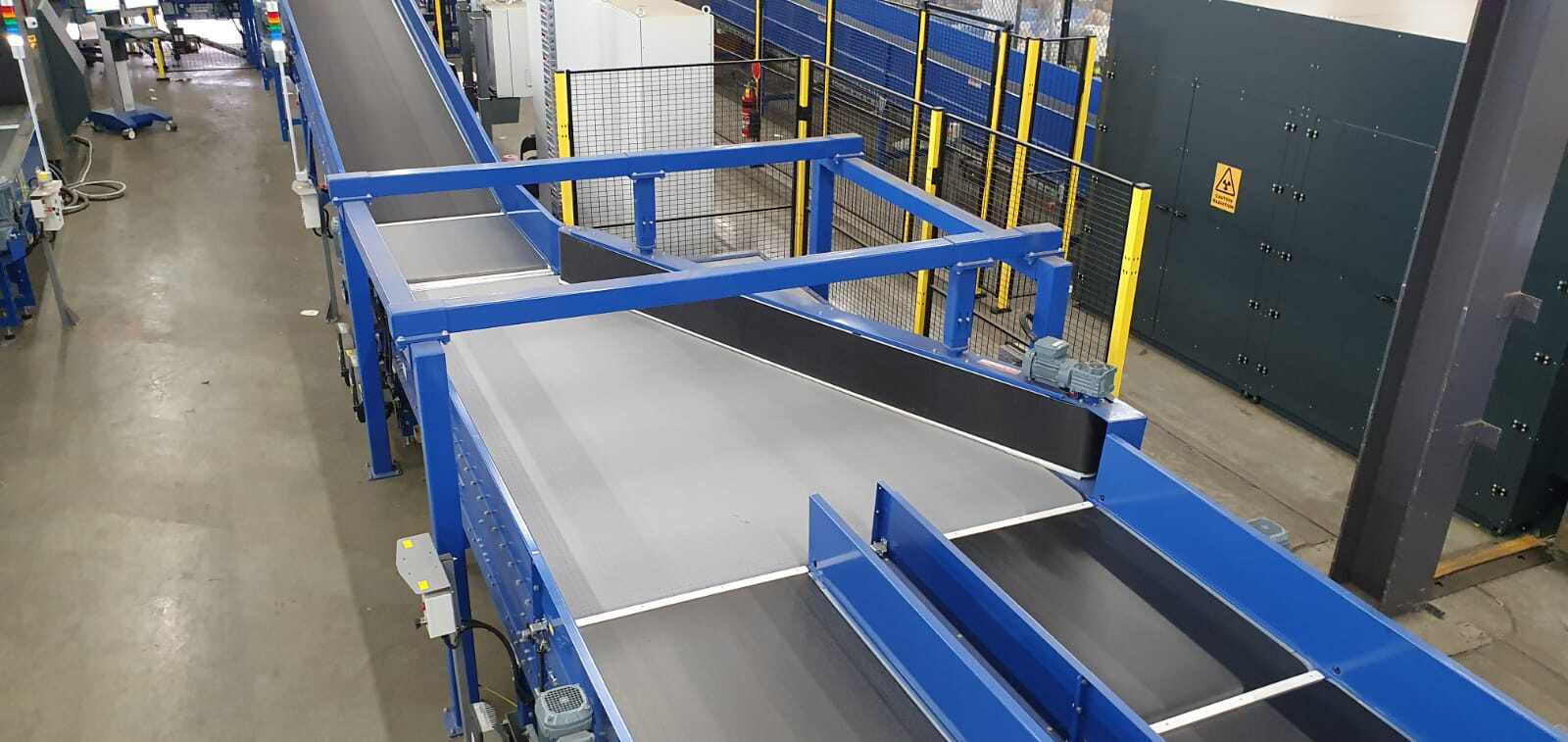 Removing bottlenecks with smart conveyor systems: dynamic flow control